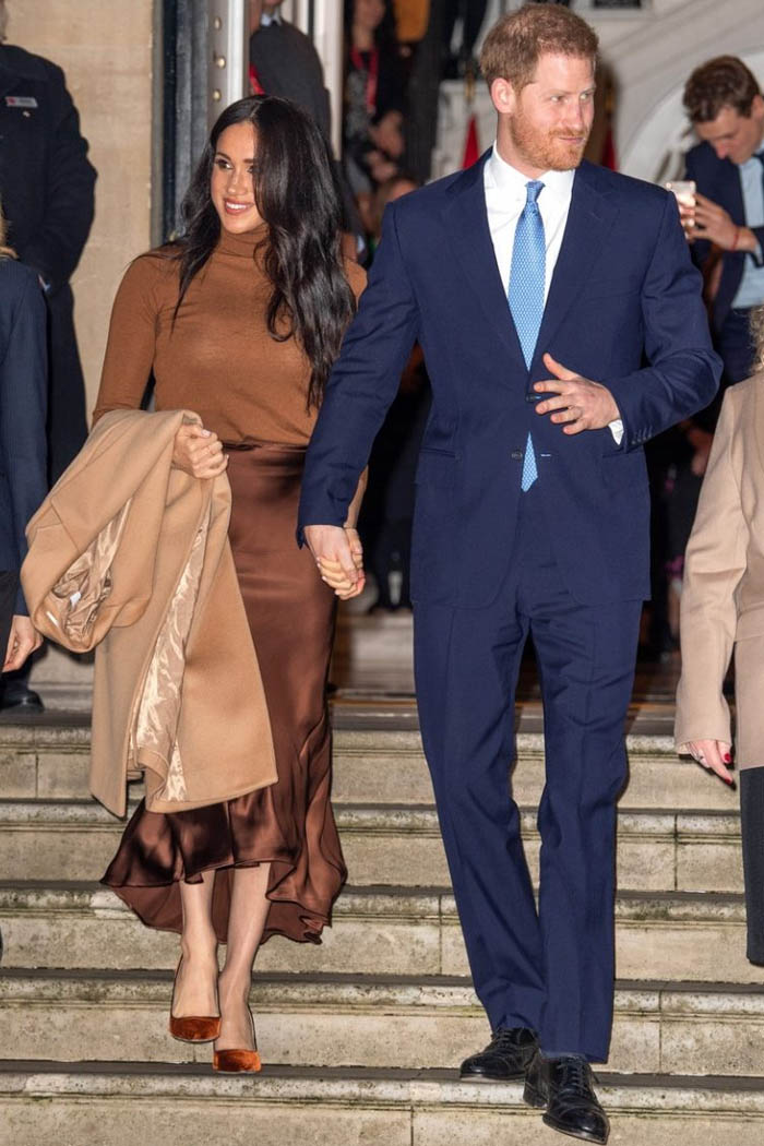 Meghan Markle Sparks Pregnancy Rumors After Doing This Familiar Gesture Meghan Markle Sparks Pregnancy Rumors After Doing This Familiar Gesture